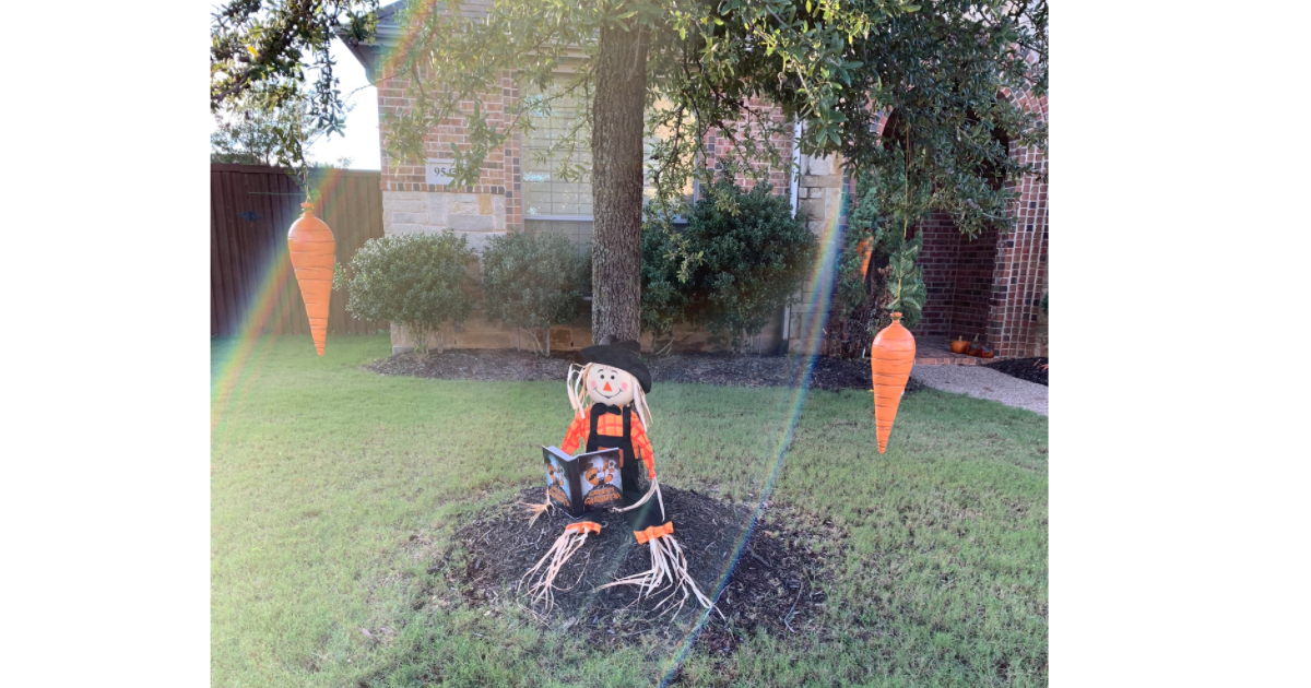 Scarecrow Spooky Story Time – Not so Spooky Halloween Decorations ...